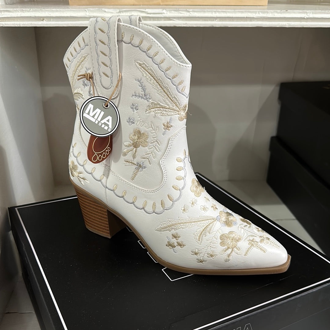 Delaney White Embroidered Boots – Midwest Dixie Boutique